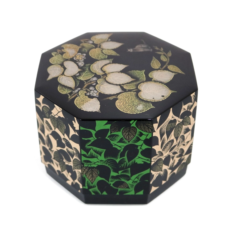 Octagonal Box with Design in Chinkin "Early Summer" (Osamu Mizuyachi ...