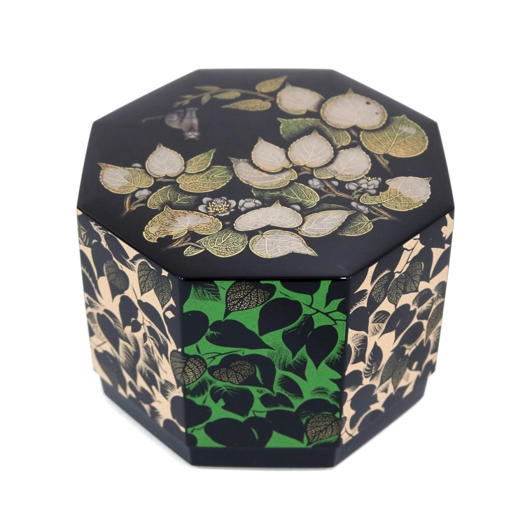 Octagonal Box with Design in Chinkin "Early Summer" (Osamu Mizuyachi ...