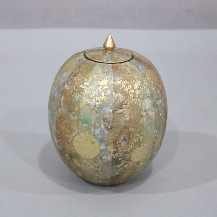 Jar with Overglaze Enamel and Gold Decoration (Yukio Yoshita) ｜Gallery ...