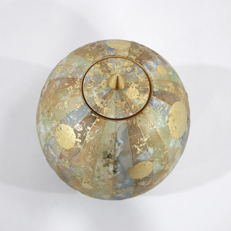 Jar with Overglaze Enamel and Gold Decoration (Yukio Yoshita) ｜Gallery ...