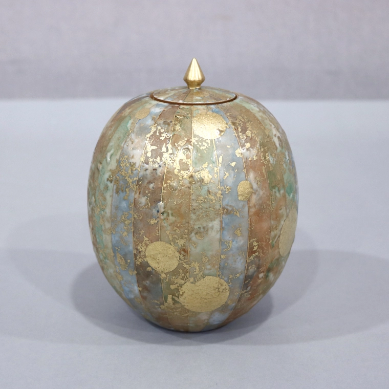 Jar with Overglaze Enamel and Gold Decoration (Yukio Yoshita) ｜Gallery ...
